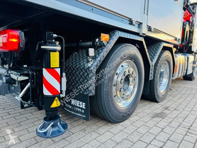 Cabeza tractora convoy excepcional Volvo V50 Volvo FH500 6x2 mit Fassi ...