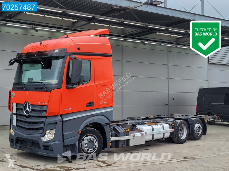 Camion Mercedes porte containers Actros 2542 6X2 StreamSpace 2x Tanks ...