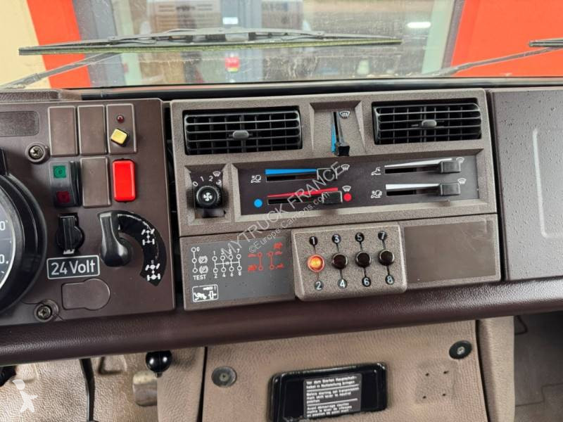 Camion Mercedes fourgon Unimog 4x4 Gazoil Euro 1 occasion - n°10402449