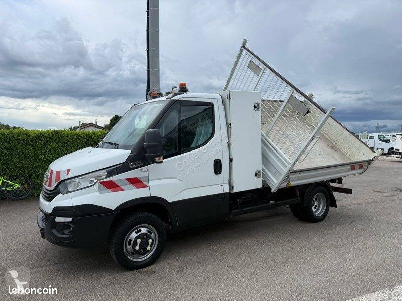 Veicolo commerciale con cassone ribaltabile trilaterale Iveco Daily Hi ...