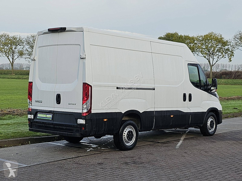 Fourgon utilitaire Iveco Daily 35S14 140 pk l2h2 15 dkm.! 4x2 Gazoil ...