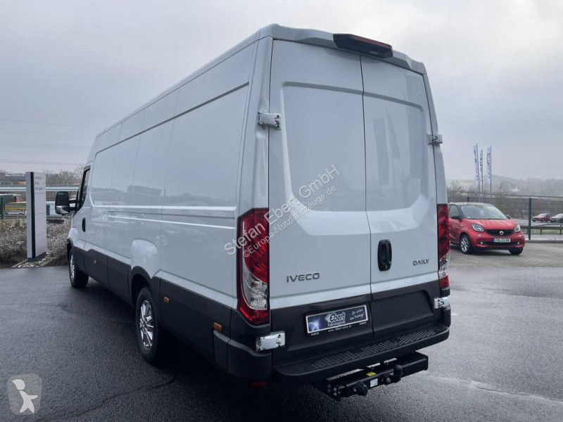 Fourgon long Iveco Daily 35S18 A8 3.0L *AHK*Automatik*LED*Standh ...