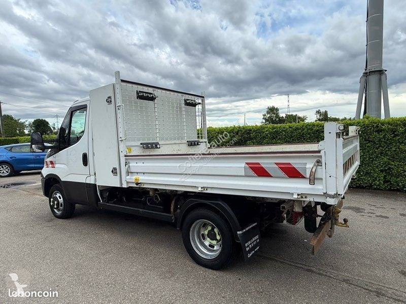 Veicolo commerciale con cassone ribaltabile trilaterale Iveco Daily Hi ...